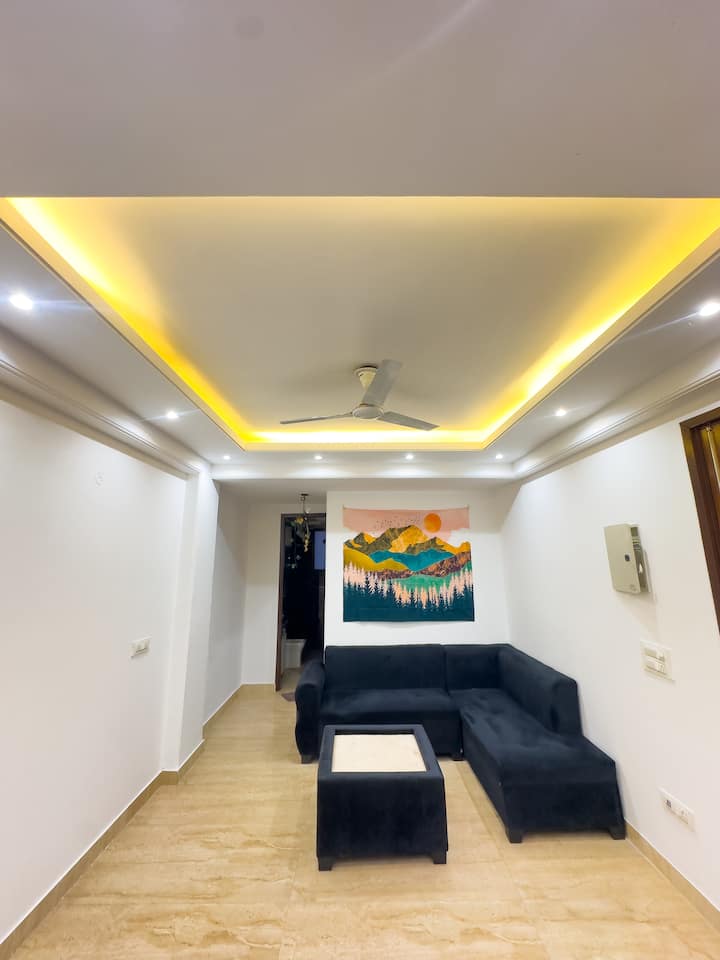 Spacious 3bhk Near Chhatarpur | Lift + Parking - New Delhi