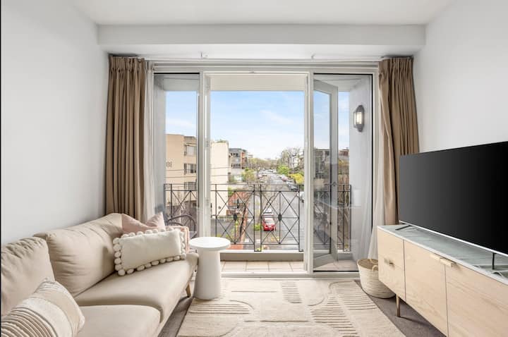 New: Balcony Views+heated Pool+walk To Everything - Richmond