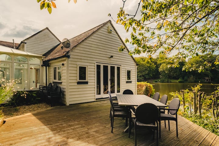 The Lake House - 海斯廷斯