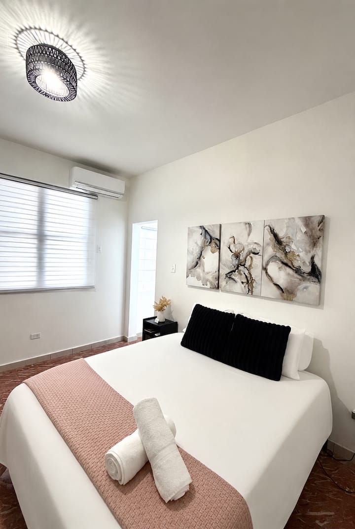Walk To Beach & La Placita | Prime Condado - San Juan