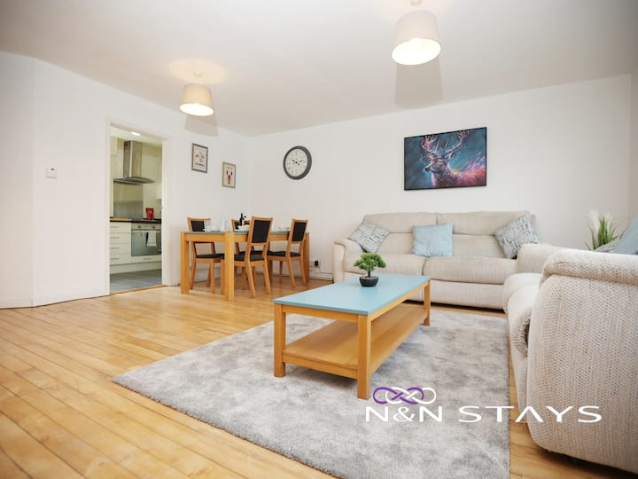 4 Bedroom House With Private Parking In Newport - Newport