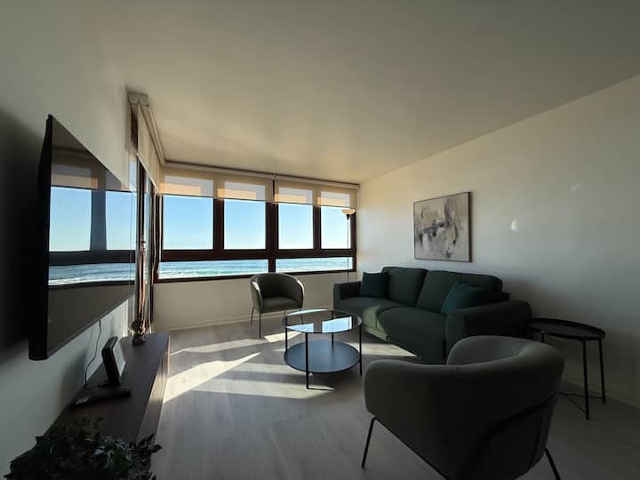 Depto. Totalmente Remodelado • Frente Al Mar - El Tabo