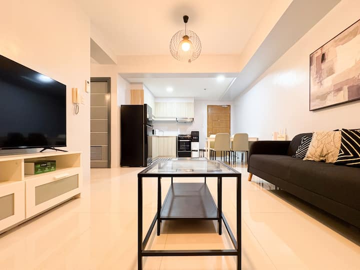 Spacious 2br + Balcony | Near Ayala Mall Cebu - Cebu