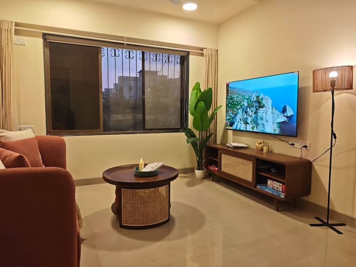 Sleek Downtown 1bhk + Fast Wi-fi + '55 Smart Tv - Mumbai