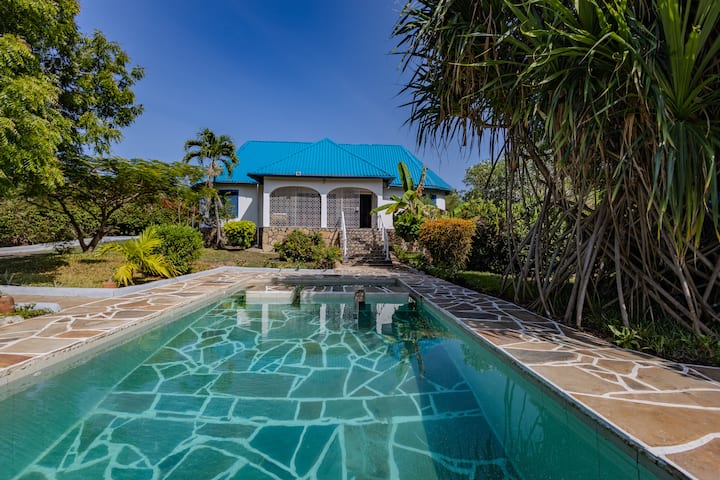5 Bedroom Villa Near Diani Beach By Auregi Villas - Diani Beach