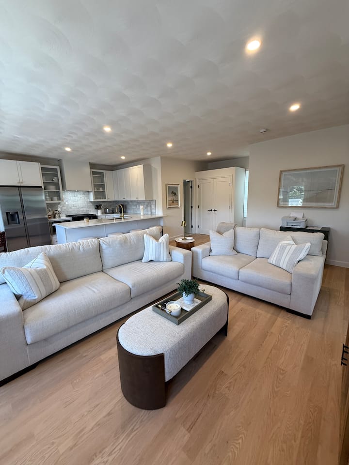 Modern And Bright In The Heart Of Barrington - Barrington, RI