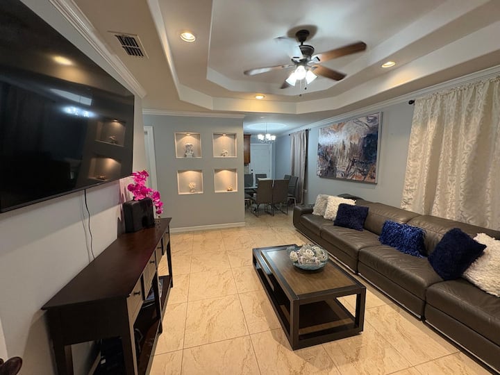 Clean, Quiet And Great Location Edinburg Tx. - Edinburg, TX