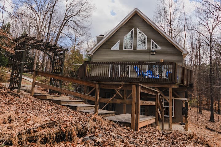 Lake View | Entertainment | Free Parking - Mooresville, NC