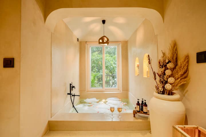 Kanso By Earthen Window | Jacuzzi | Terrace | Pool - Goa