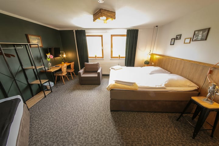 Doppelzimmer Mit Gemeinschaftsbad Auf Dem Flur - Bielefeld