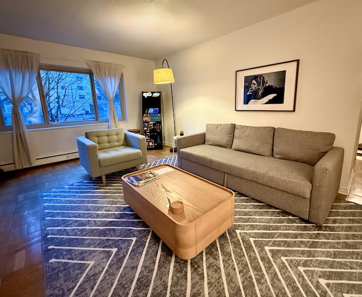 Location, Location, Location! Chic Downtown Condo - Eastlake - Seattle