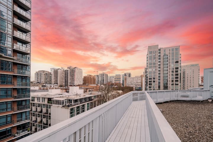 Location, Location, Location! Chic Downtown Condo - Seattle, WA