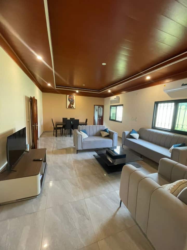 Maison De Ville Spacieuse Et Bien Centrée - Côte d'Ivoire