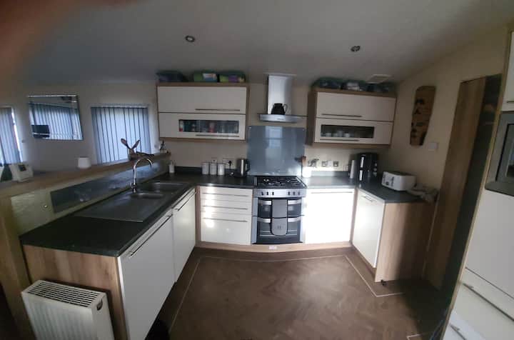 Immaculate, Impressive Static Caravan. Sleeps 5 - Morecambe