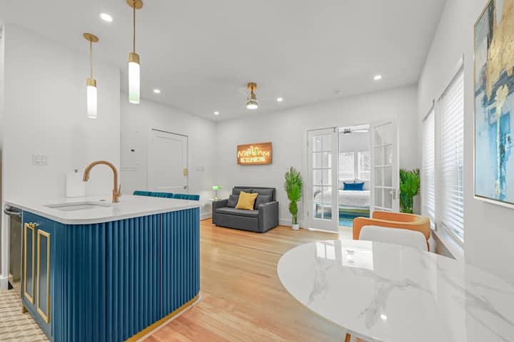 Montrose Deco Den - Houston, TX