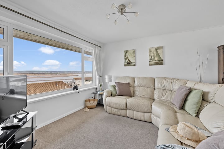 2 Bedrooms | Stunning Estuary Views | Balcony - Appledore