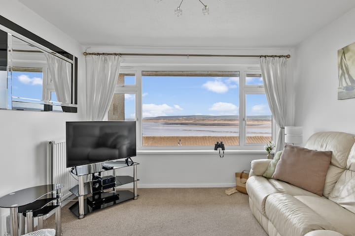 2 Bedrooms | Stunning Estuary Views | Balcony - 애플도어