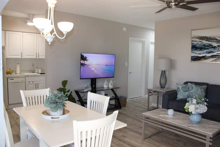 2-bed 1-bath 
0.7 Mile Walk To Beach 
Marco Island - Marco Island, FL