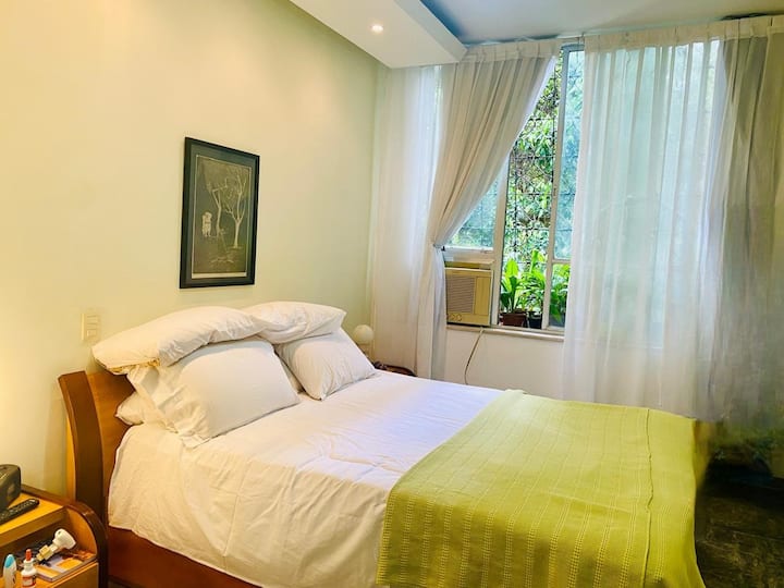 Lagoa Vip: Apto 2 Quartos, Silencioso Com Garagem - Brazilië