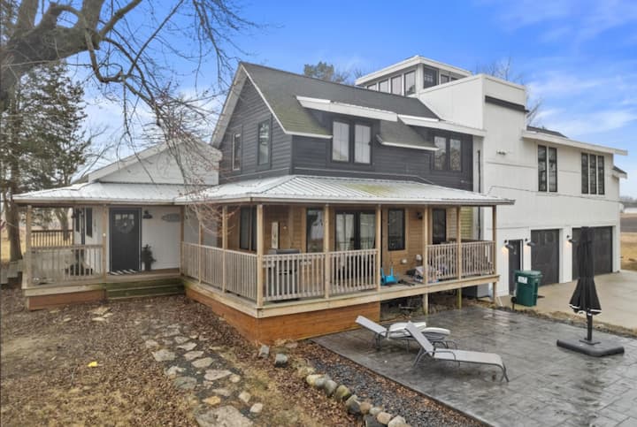 Queen Bee Farm - Big Bend, WI