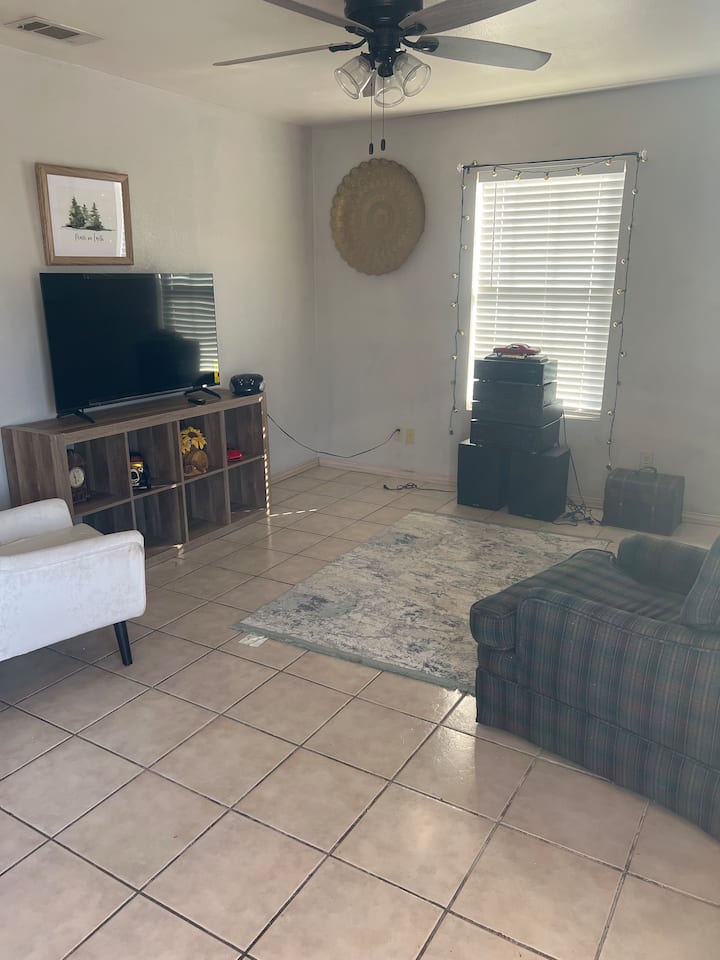 This Apartment Is Centrally Located. - Laredo