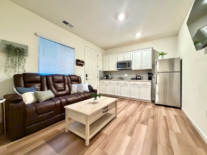 Attached Guest House - Woodland, CA