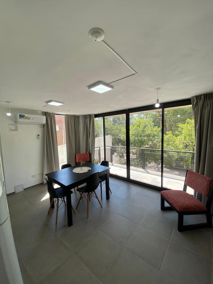 Departamento Con Balcón Y Cochera - Villa María