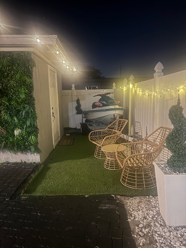 Tiny Guest House Near Hardrock Stadium - 미라마르