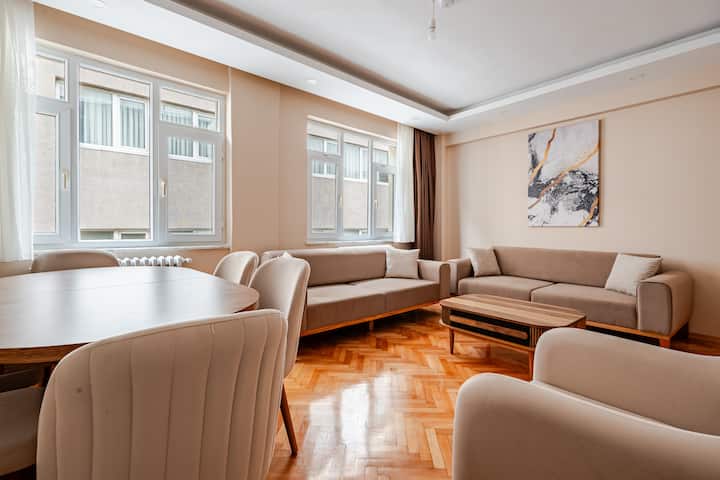 Central Renovated 2+1 Apartment In Nişantaşı - Şişli