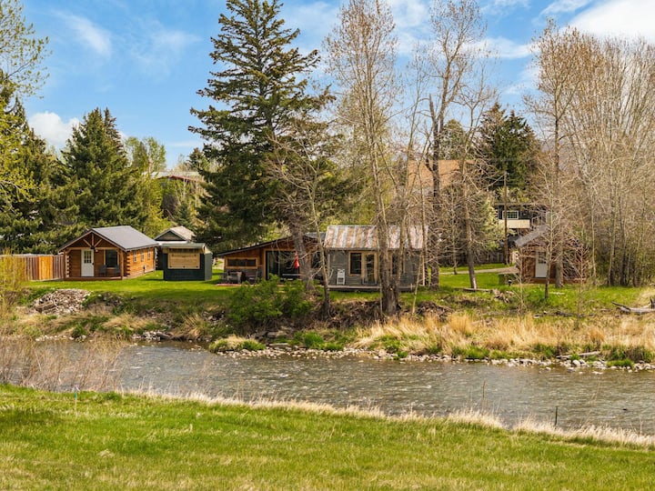 Gallatin River Homestead - Three Wonderful Rustic - Gallatin Gateway, MT