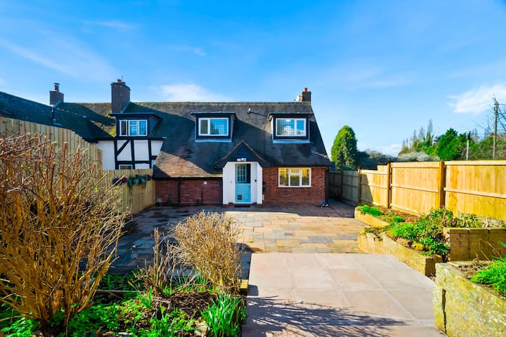 Modern House With Hot-tub And Spa Room - Bromsgrove