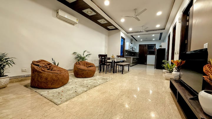 Luxurious 3bhk, Ps5, Lift, 2 Chill Rooms - Chandigarh