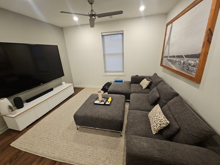 Chic 2br Urban Retreat In Trendy East Toronto - Toronto