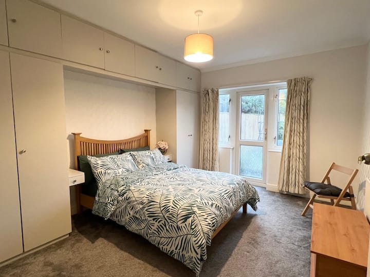 Bungalow, Garden, Driveway Hp Studio, London Rail - Watford