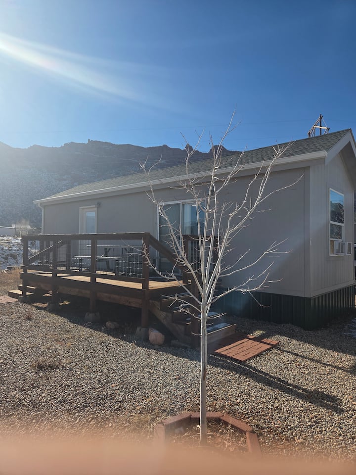 Cabin Fully Furnished - Moab, UT