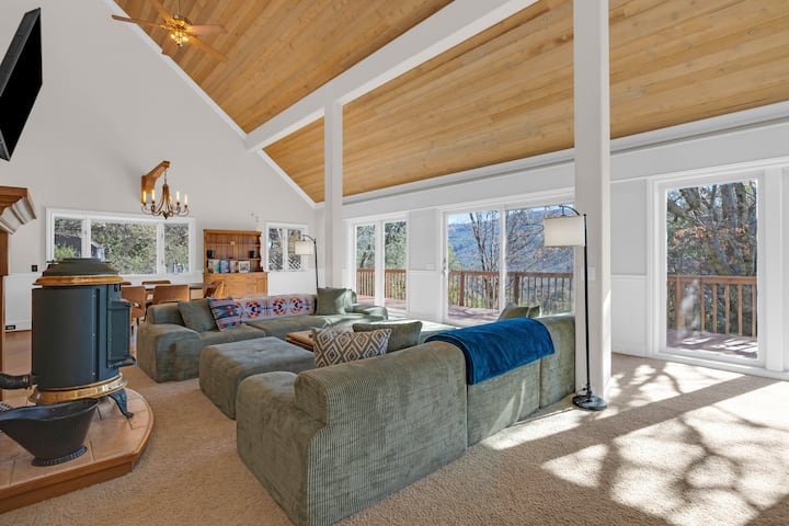 Huge Family Home: Spa, Pool Table, Arcade Games - Julian, CA