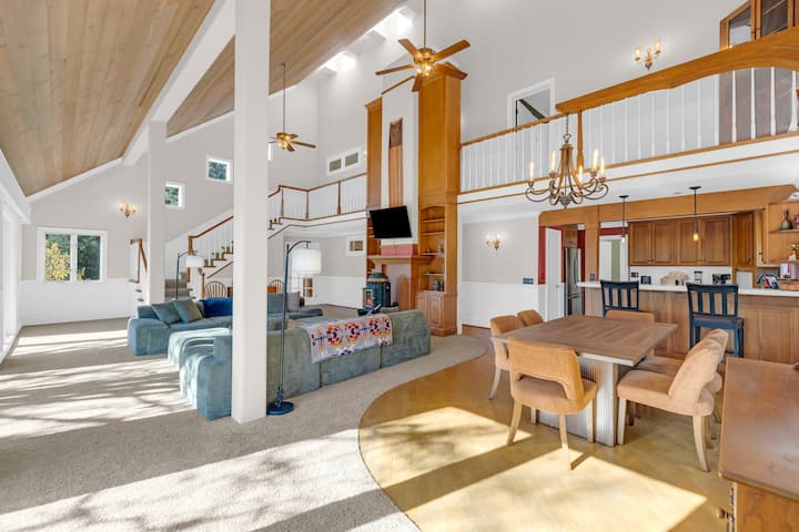 Huge Family Home: Spa, Pool Table, Arcade Games - Julian, CA