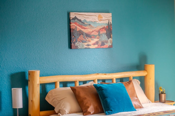 Roadrunner Hideout! - Albuquerque, NM