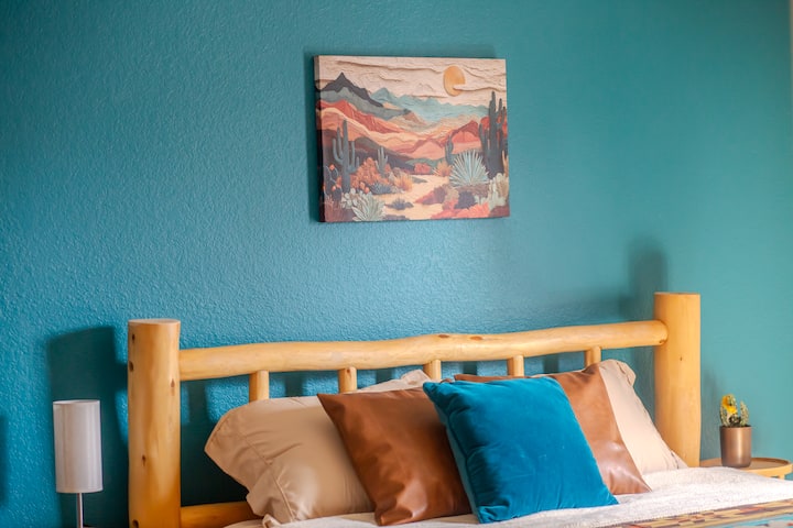 Roadrunner Hideout! - Albuquerque, NM