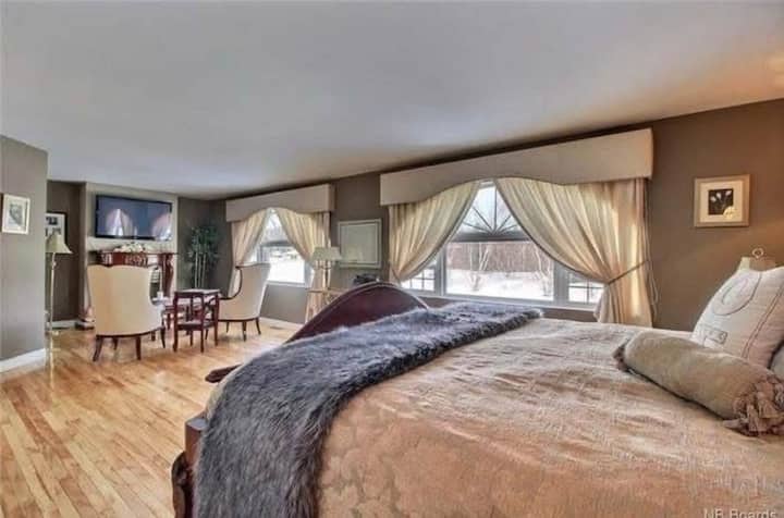 Manse @ The Cove Suite - Miramichi