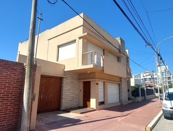 Casa Familiar Pileta, Quincho, A 2 Cuadras Del Mar - Necochea