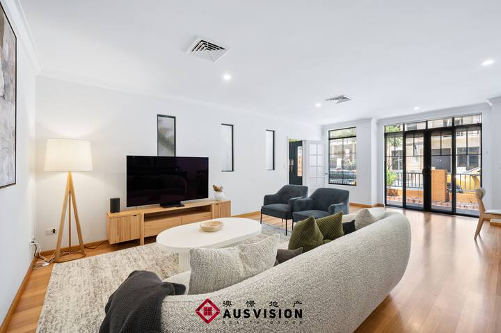 Luxe Retreat Tully Skyline | Stadium & River View - South Perth