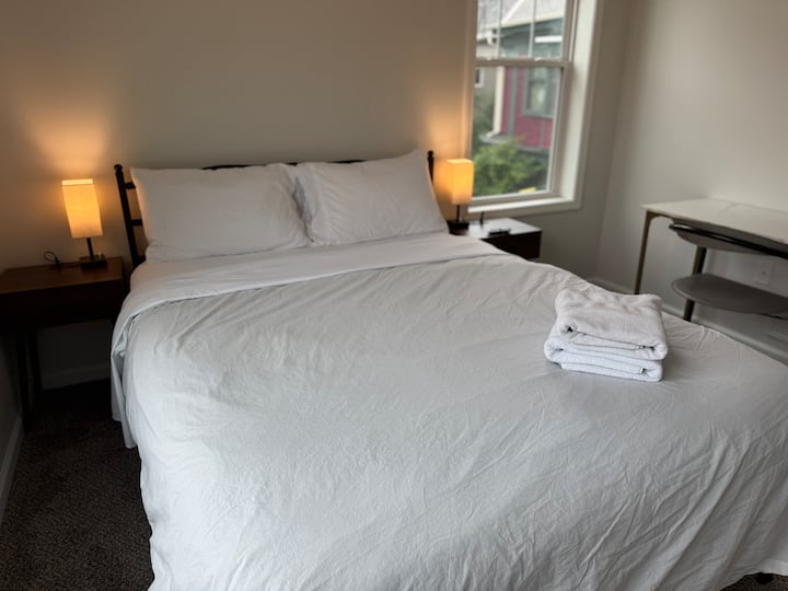 Queen Bed | Shared Bath | Desk | Roku Tv |Location - Minneapolis, MN