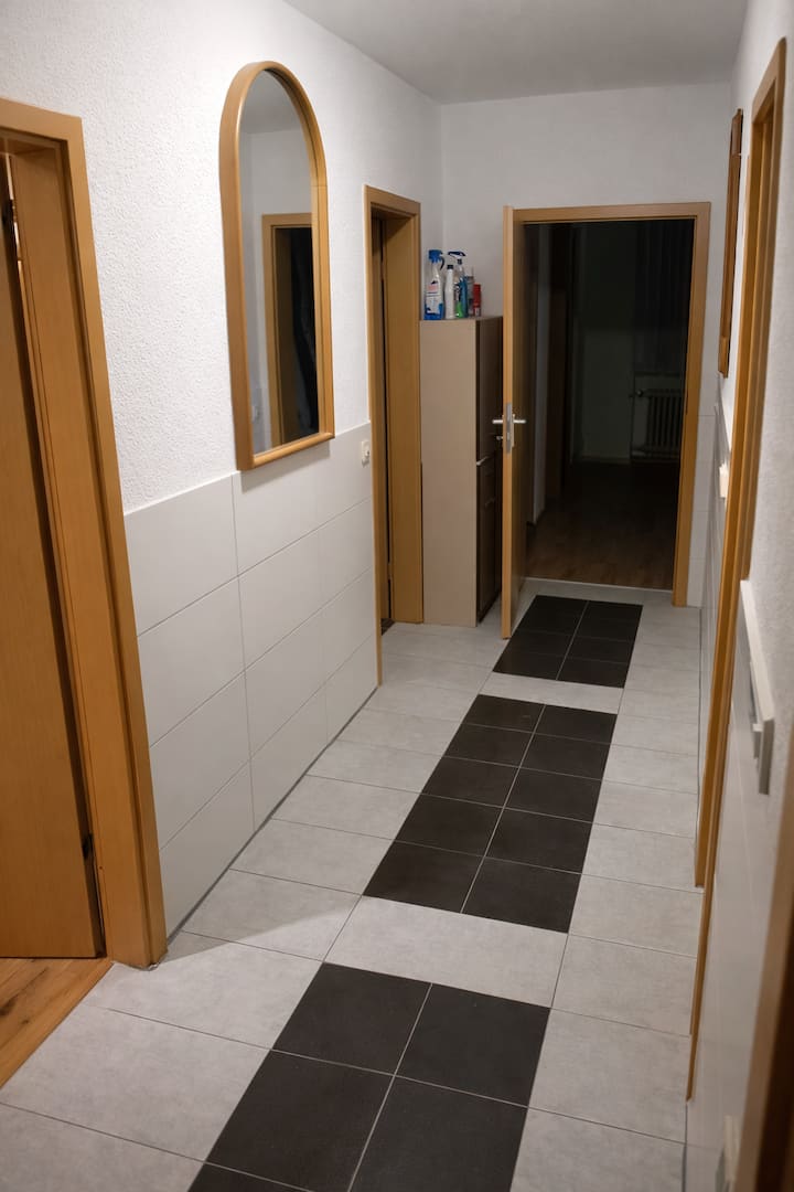 Große Wohnung | 4 Schlafzimmer | Nähe Flughafen - Hahn
