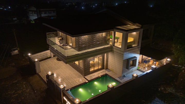Royal Cabana - 6bhk Heated Pool Villa With Turf - Lonavla
