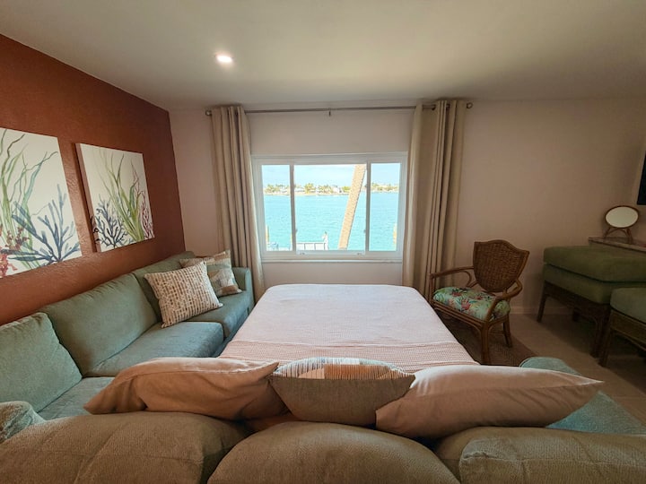 Bayview Bungalow - Treasure Island, FL