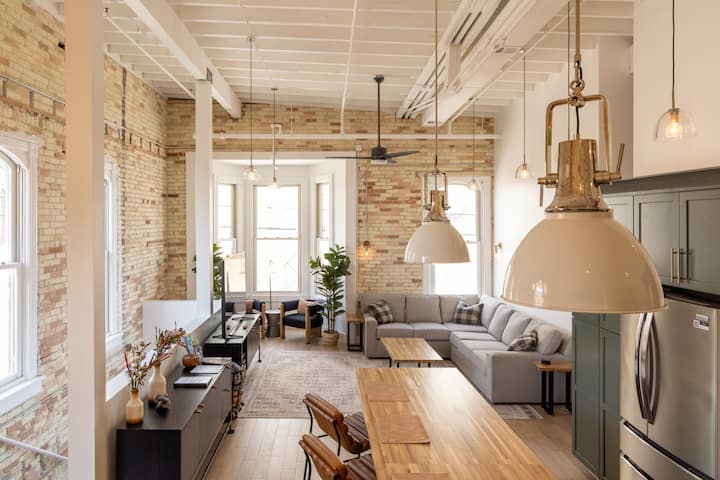 Historic Firehouse Loft In Downtown Traverse City - Traverse City, MI