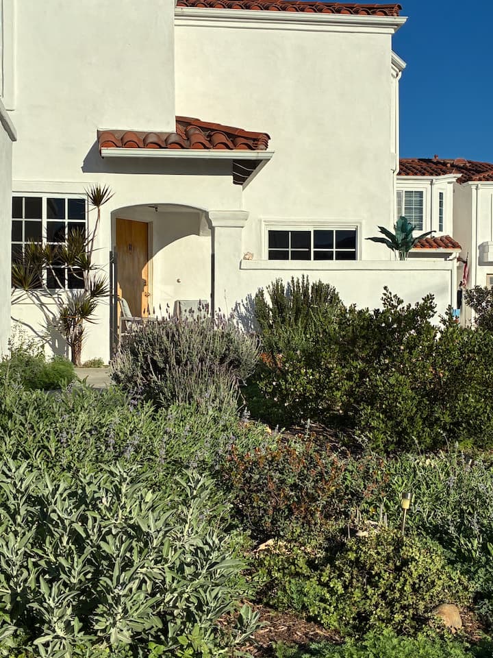 Laid Back Condo Living Steps To Trestles Beach. - San Clemente, CA