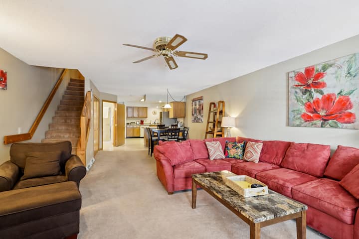 Sir Lake-a-lot's Beachfront At Lighthouse Cove - Wisconsin