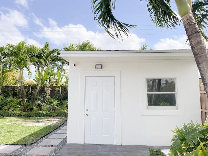 Guesthouse Paradise - Miramar, FL